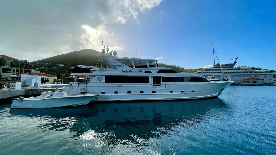 The Denise Rose yacht (Broward Marine, 33.83m, 1998)